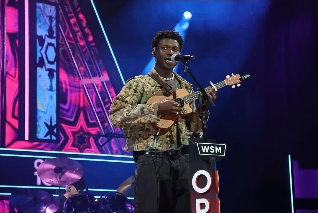 Country with a Liberian Twist: Mon Rovîa Debuts at the Opry in ...